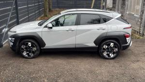 Grey Hyundai Kona 2023 in Jonava, with an engine capacity of 1.60 L and mileage of 36 thousand km for 17500 €, photo 4 on AUTOMOTO.COM.LV