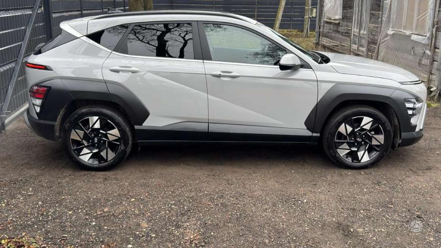 Grey Hyundai Kona 2023 in Jonava, with an engine capacity of 1.60 L and mileage of 36 thousand km for 17500 €, photo 16 on AUTOMOTO.COM.LV