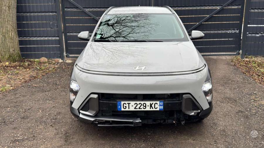 Pelēks Hyundai Kona 2023 Jonava, ar dzinēja tilpumu 1.60 L un nobraukumu 36 tūkst. km par 17500 €, foto 2 vietnē AUTOMOTO.COM.LV
