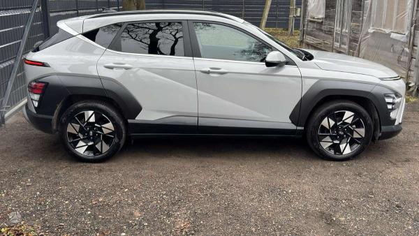 Grey Hyundai Kona 2023 in Jonava, with an engine capacity of 1.60 L and mileage of 36 thousand km for 17500 €, photo 4 on AUTOMOTO.COM.LV