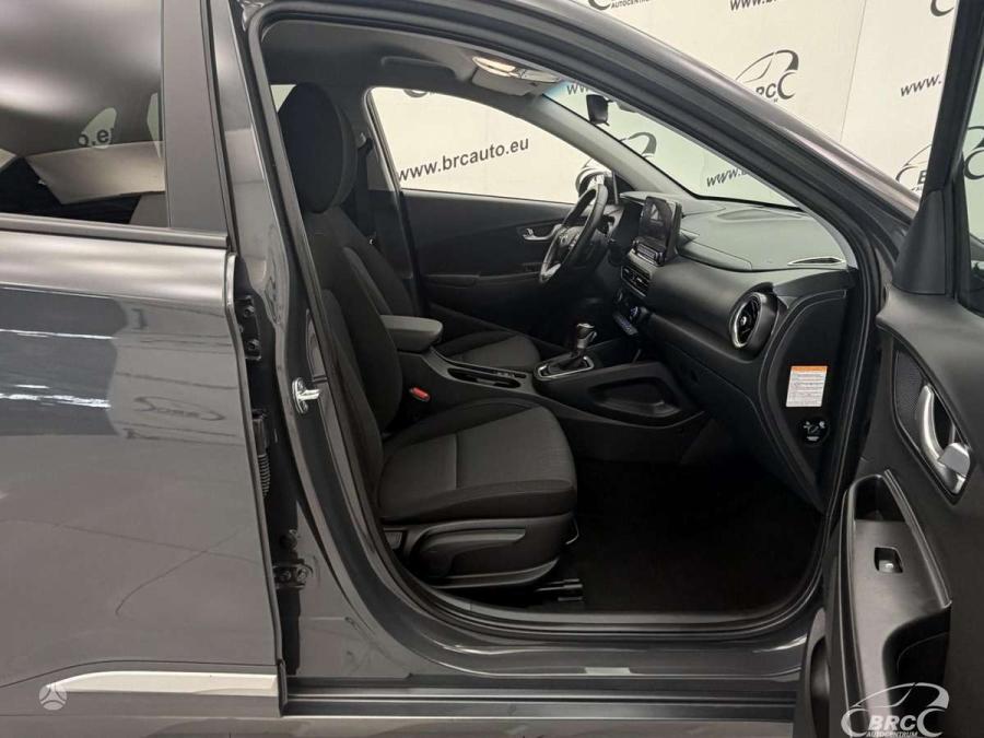 Grey Hyundai Kona 2023 in Vilnius, with an engine capacity of 1.58 L and mileage of 14 thousand km for 17900 €, photo 6 on AUTOMOTO.COM.LV