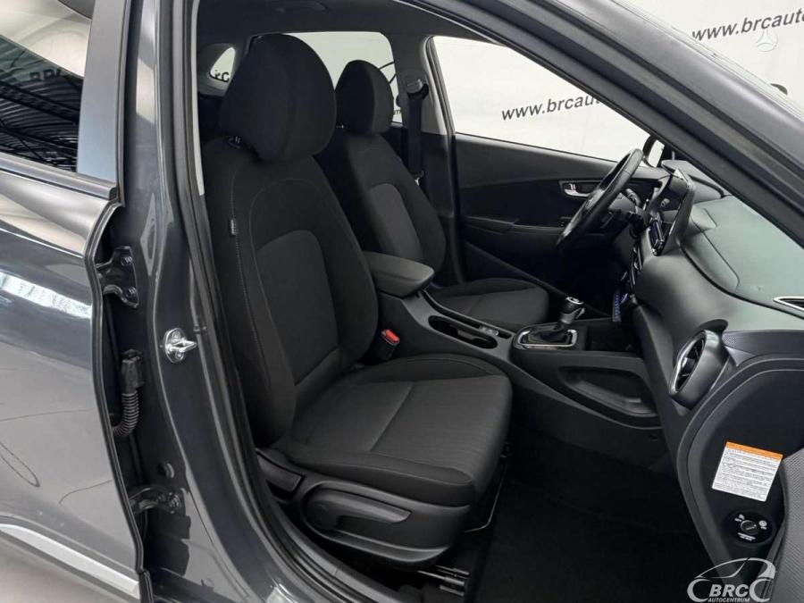 Grey Hyundai Kona 2023 in Vilnius, with an engine capacity of 1.58 L and mileage of 14 thousand km for 17900 €, photo 9 on AUTOMOTO.COM.LV