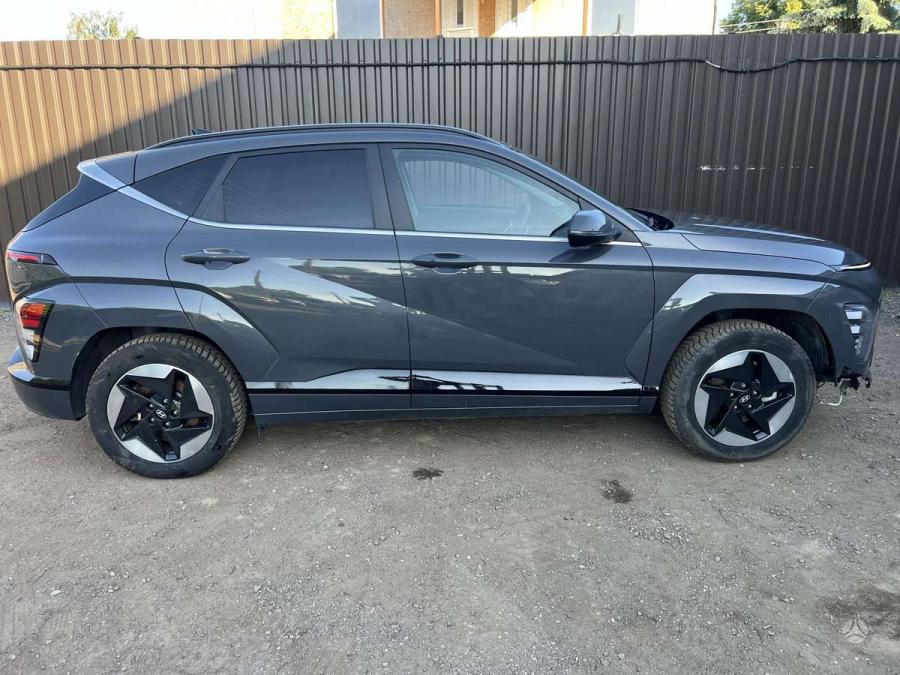 Grey Hyundai Kona 2023 in Kaunas, with an engine capacity of 0.00 L and mileage of 49 thousand km for 16200 €, photo 5 on AUTOMOTO.COM.LV