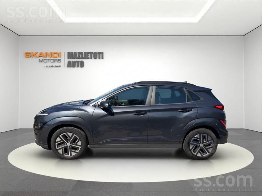 Pelēks Hyundai Kona 2023 Rīga, ar dzinēja tilpumu 0.00 L un nobraukumu 35 tūkst. km par 20990 €, foto 4 vietnē AUTOMOTO.COM.LV