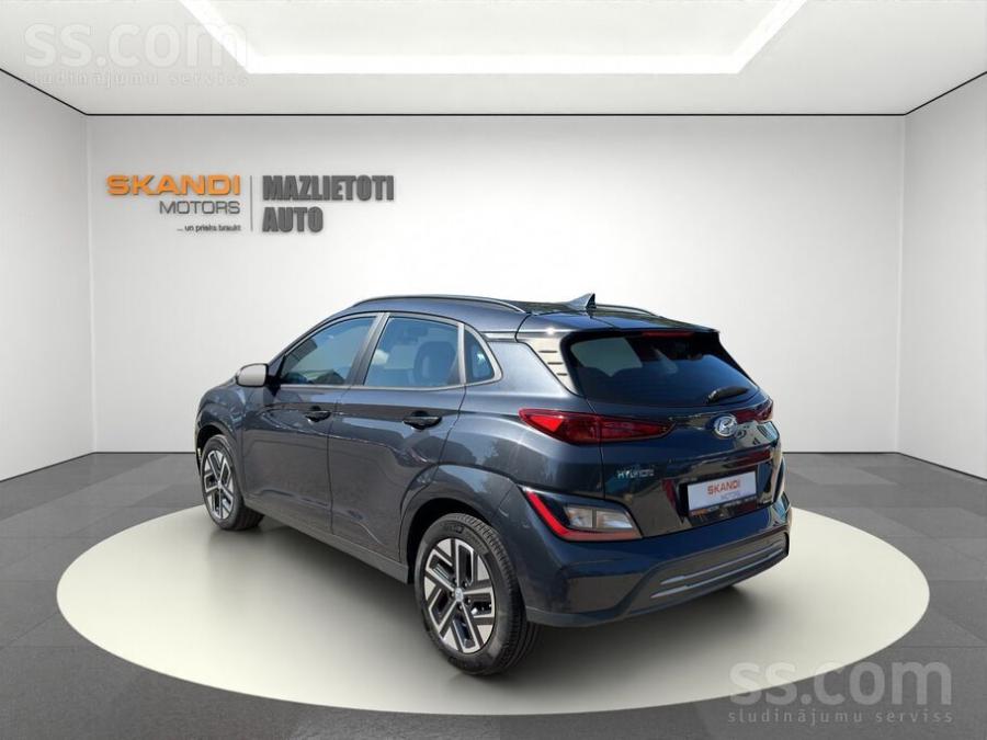 Pelēks Hyundai Kona 2023 Rīga, ar dzinēja tilpumu 0.00 L un nobraukumu 35 tūkst. km par 20990 €, foto 5 vietnē AUTOMOTO.COM.LV