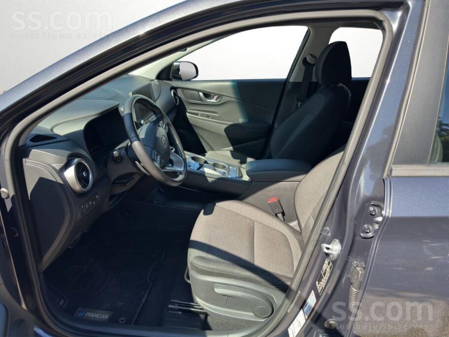 Pelēks Hyundai Kona 2023 Rīga, ar dzinēja tilpumu 0.00 L un nobraukumu 35 tūkst. km par 20990 €, foto 10 vietnē AUTOMOTO.COM.LV