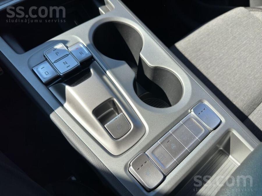Pelēks Hyundai Kona 2023 Rīga, ar dzinēja tilpumu 0.00 L un nobraukumu 35 tūkst. km par 20990 €, foto 16 vietnē AUTOMOTO.COM.LV