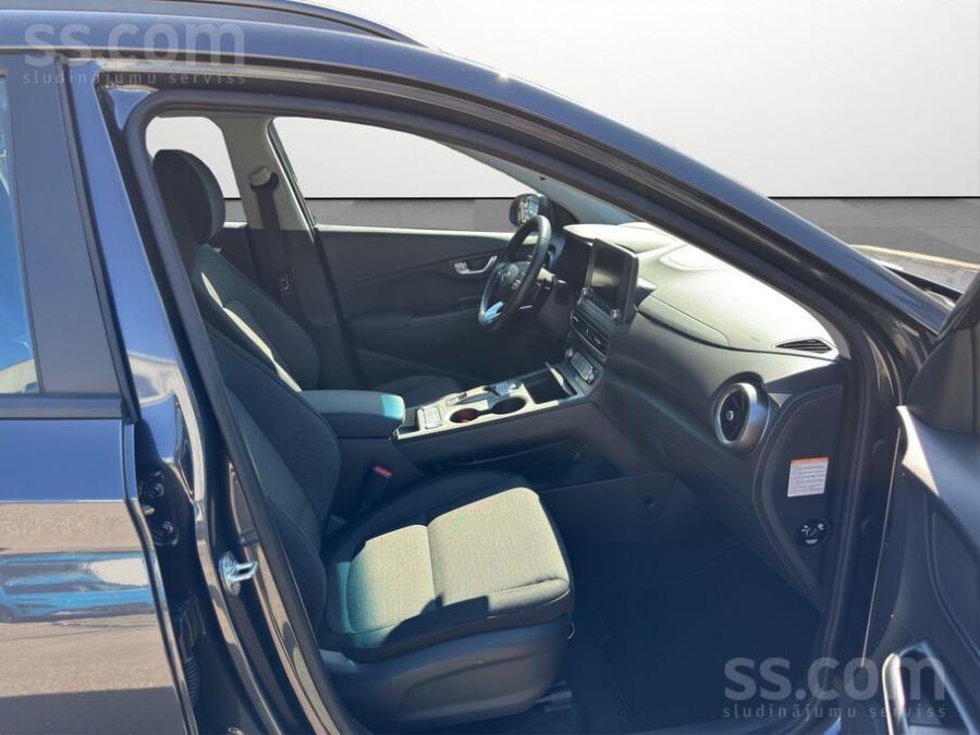 Pelēks Hyundai Kona 2023 Rīga, ar dzinēja tilpumu 0.00 L un nobraukumu 35 tūkst. km par 20990 €, foto 17 vietnē AUTOMOTO.COM.LV