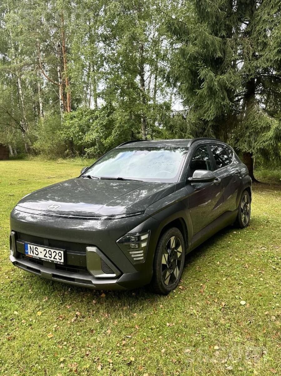 Pelēks Hyundai Kona 2023 Rīga, ar dzinēja tilpumu 1.60 L un nobraukumu 80 tūkst. km par 26490 €, foto 1 vietnē AUTOMOTO.COM.LV