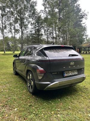 Pelēks Hyundai Kona 2023 Rīga, ar dzinēja tilpumu 1.60 L un nobraukumu 80 tūkst. km par 26490 €, foto 5 vietnē AUTOMOTO.COM.LV