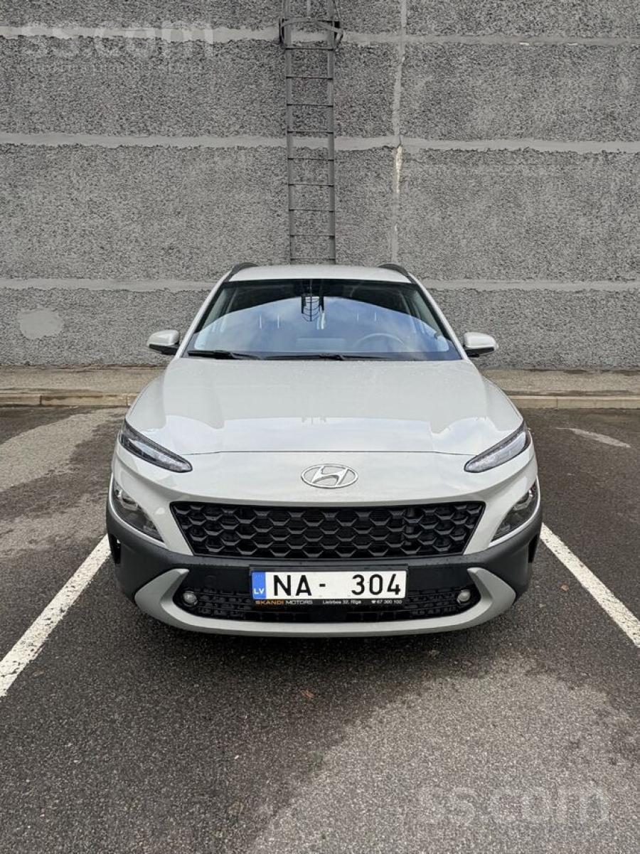 Grey Hyundai Kona 2023 in Riga, with an engine capacity of 1.00 L and mileage of 60 thousand km for 15000 €, photo 1 on AUTOMOTO.COM.LV