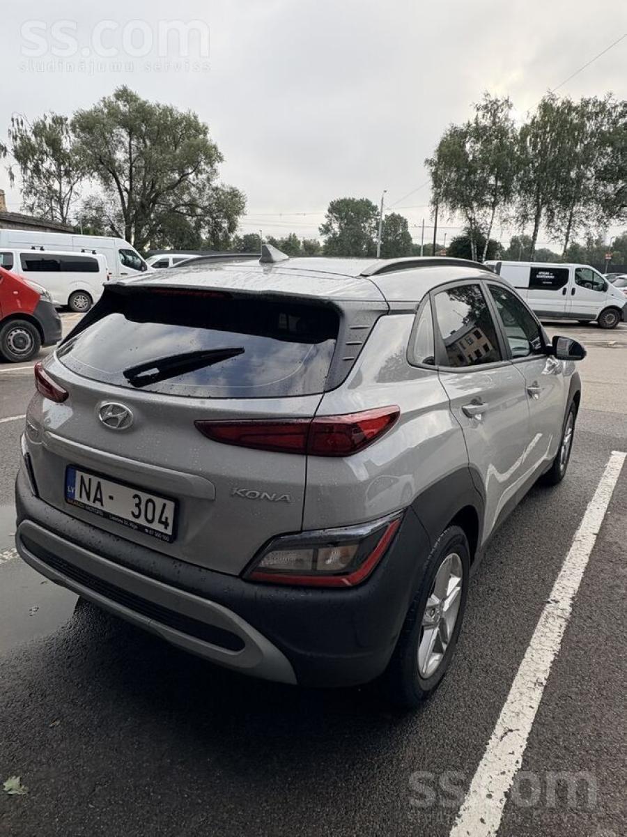 Grey Hyundai Kona 2023 in Riga, with an engine capacity of 1.00 L and mileage of 60 thousand km for 15000 €, photo 3 on AUTOMOTO.COM.LV