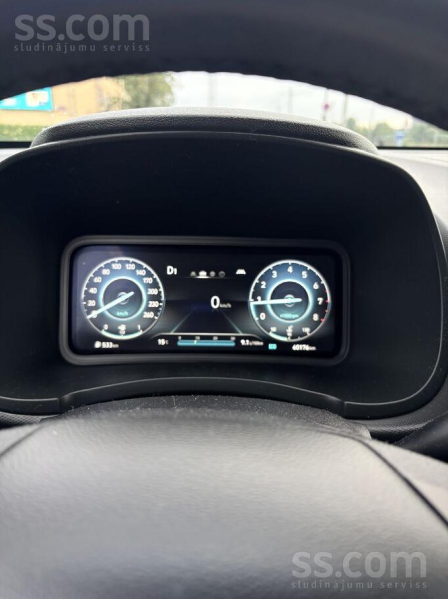 Grey Hyundai Kona 2023 in Riga, with an engine capacity of 1.00 L and mileage of 60 thousand km for 15000 €, photo 5 on AUTOMOTO.COM.LV