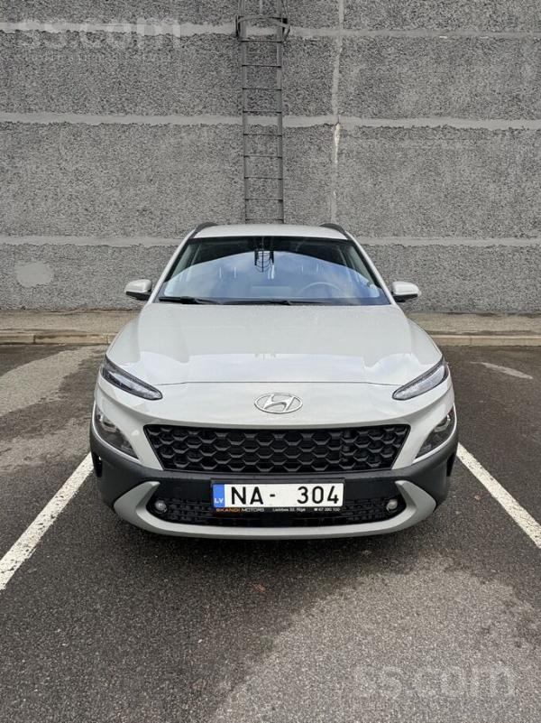 Grey Hyundai Kona 2023 in Riga, with an engine capacity of 1.00 L and mileage of 60 thousand km for 15000 €, photo 1 on AUTOMOTO.COM.LV