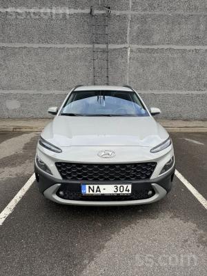 Pelēks Hyundai Kona 2023 Rīga, ar dzinēja tilpumu 1.00 L un nobraukumu 60 tūkst. km par 15000 €, foto  vietnē AUTOMOTO.COM.LV