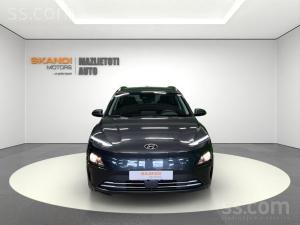 Grey Hyundai Kona 2023 in Riga, with an engine capacity of 2.00 L and mileage of 29 thousand km for 20990 €, photo 3 on AUTOMOTO.COM.LV