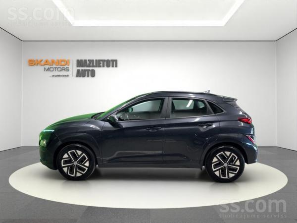Pelēks Hyundai Kona 2023 Rīga, ar dzinēja tilpumu 2.00 L un nobraukumu 29 tūkst. km par 20990 €, foto 4 vietnē AUTOMOTO.COM.LV