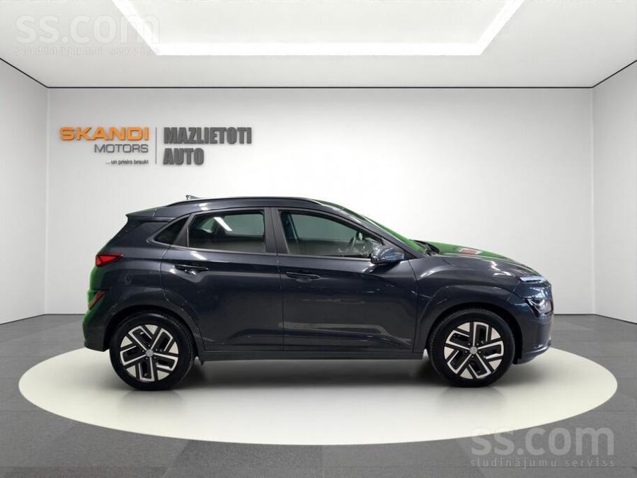 Grey Hyundai Kona 2023 in Riga, with an engine capacity of 2.00 L and mileage of 29 thousand km for 20990 €, photo 8 on AUTOMOTO.COM.LV