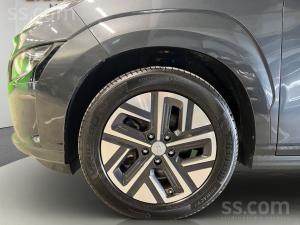 Grey Hyundai Kona 2023 in Riga, with an engine capacity of 2.00 L and mileage of 29 thousand km for 20990 €, photo 10 on AUTOMOTO.COM.LV
