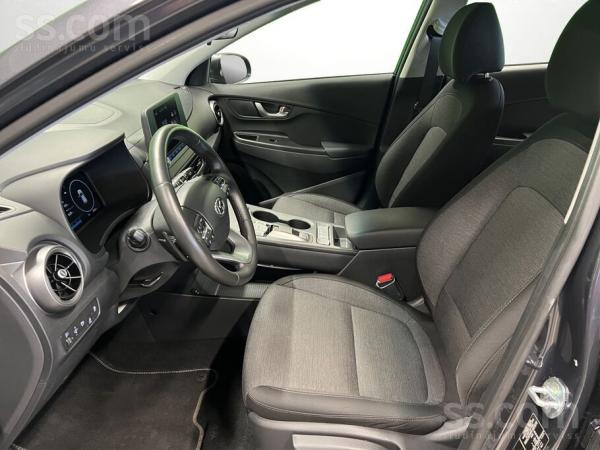 Pelēks Hyundai Kona 2023 Rīga, ar dzinēja tilpumu 2.00 L un nobraukumu 29 tūkst. km par 20990 €, foto 11 vietnē AUTOMOTO.COM.LV