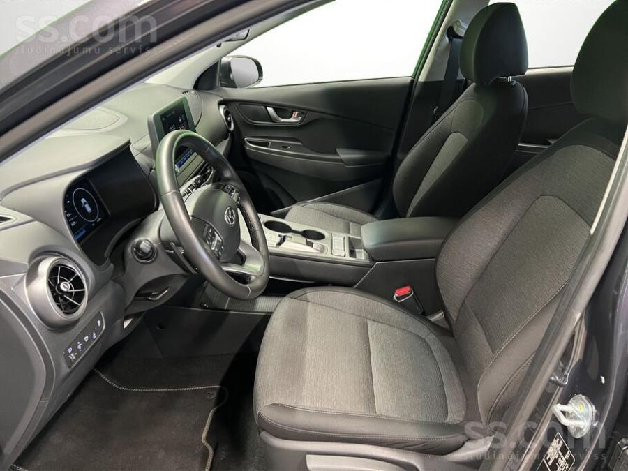 Grey Hyundai Kona 2023 in Riga, with an engine capacity of 2.00 L and mileage of 29 thousand km for 20990 €, photo 11 on AUTOMOTO.COM.LV