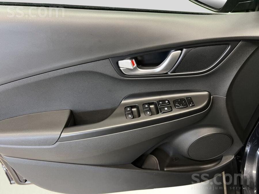 Grey Hyundai Kona 2023 in Riga, with an engine capacity of 2.00 L and mileage of 29 thousand km for 20990 €, photo 14 on AUTOMOTO.COM.LV