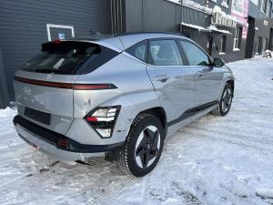 Pelēks Hyundai Kona 2024 Alīta, ar dzinēja tilpumu 0.00 L un nobraukumu 17 tūkst. km par 22600 €, foto 7 vietnē AUTOMOTO.COM.LV