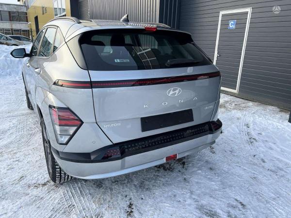 Pelēks Hyundai Kona 2024 Alīta, ar dzinēja tilpumu 0.00 L un nobraukumu 17 tūkst. km par 22600 €, foto 8 vietnē AUTOMOTO.COM.LV