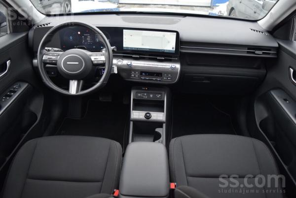 Grey Hyundai Kona 2024 in Riga, with an engine capacity of 0.00 L and mileage of 15 thousand km for 26000 €, photo 4 on AUTOMOTO.COM.LV