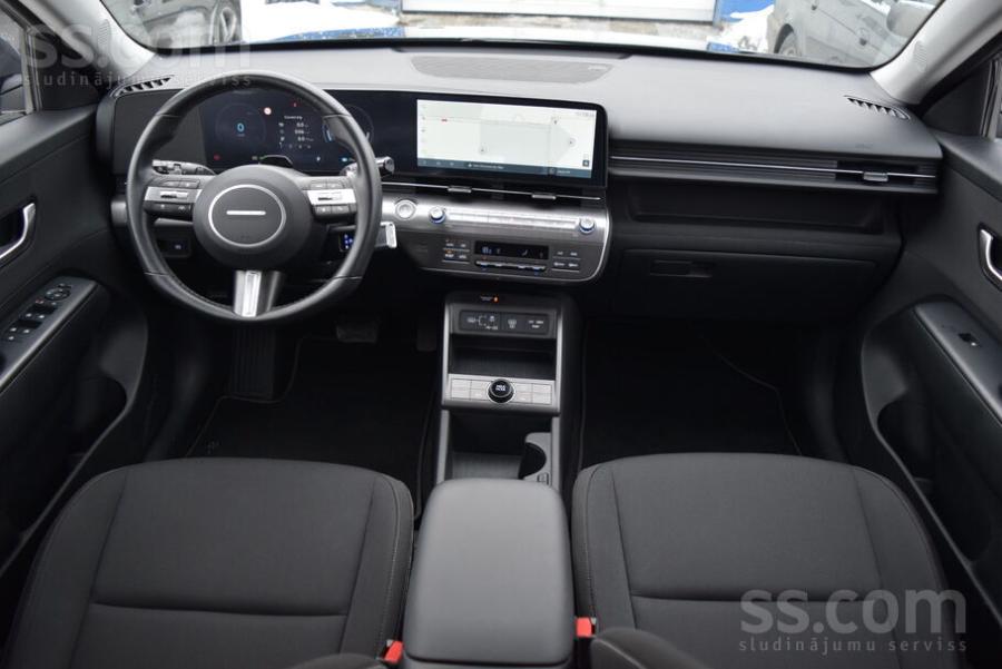 Pelēks Hyundai Kona 2024 Rīga, ar dzinēja tilpumu 0.00 L un nobraukumu 15 tūkst. km par 26000 €, foto 5 vietnē AUTOMOTO.COM.LV