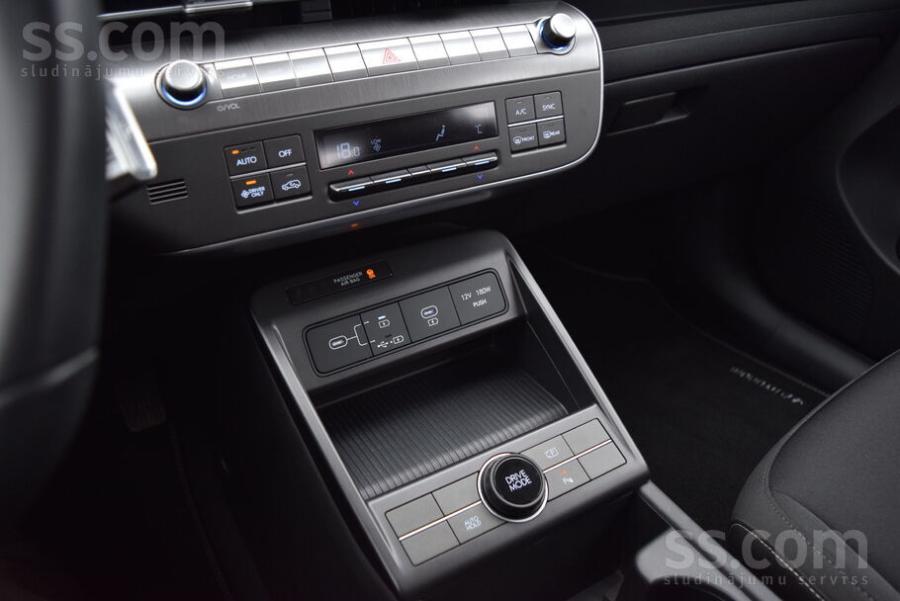 Pelēks Hyundai Kona 2024 Rīga, ar dzinēja tilpumu 0.00 L un nobraukumu 15 tūkst. km par 26000 €, foto 6 vietnē AUTOMOTO.COM.LV