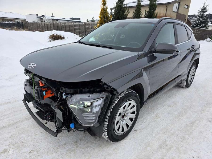 Grey Hyundai Kona 2025 in Siauliai, with an engine capacity of 0.00 L and mileage of 33 thousand km for 18250 €, photo 1 on AUTOMOTO.COM.LV