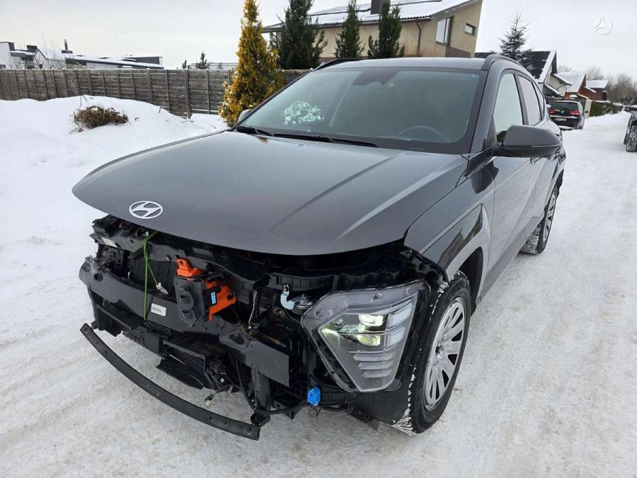 Grey Hyundai Kona 2025 in Siauliai, with an engine capacity of 0.00 L and mileage of 33 thousand km for 18250 €, photo 2 on AUTOMOTO.COM.LV