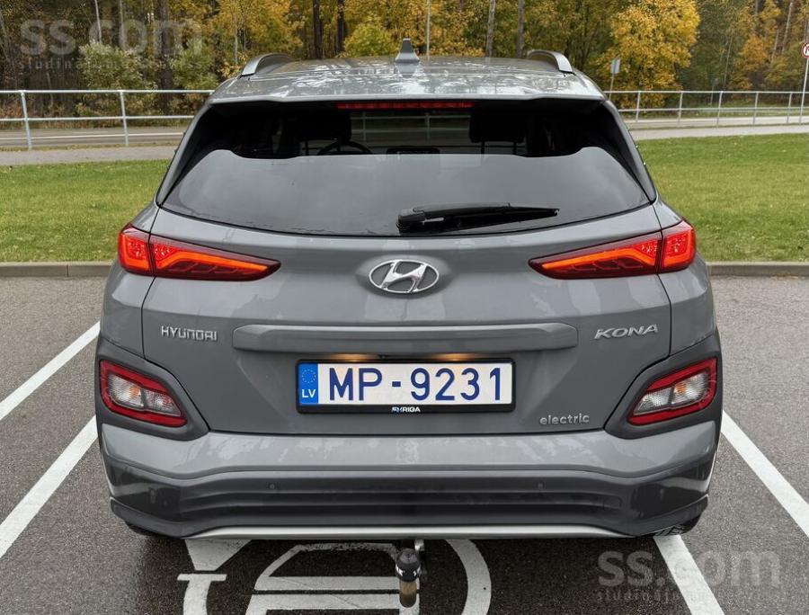 Grey Hyundai Kona 2019 in Riga, with an engine capacity of 1.00 L and mileage of 98 thousand km for 16900 €, photo 3 on AUTOMOTO.COM.LV