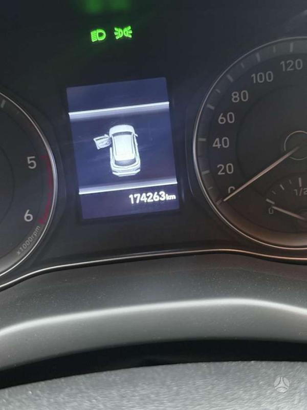 Grey Hyundai Kona 2019 in Kaunas, with an engine capacity of 1.60 L and mileage of 174 thousand km for 12100 €, photo 7 on AUTOMOTO.COM.LV