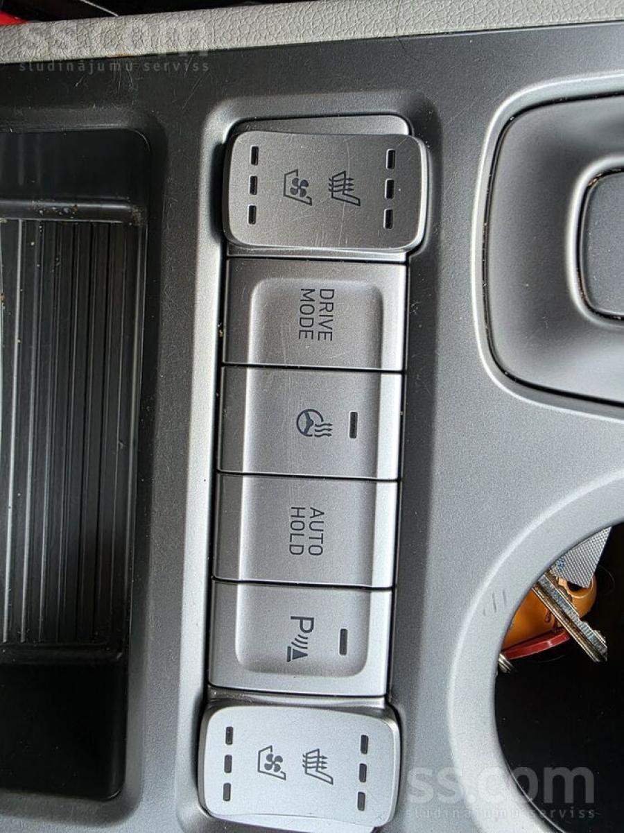 Pelēks Hyundai Kona 2020 Jelgava, ar dzinēja tilpumu 0.00 L un nobraukumu 98 tūkst. km par 15300 €, foto 9 vietnē AUTOMOTO.COM.LV