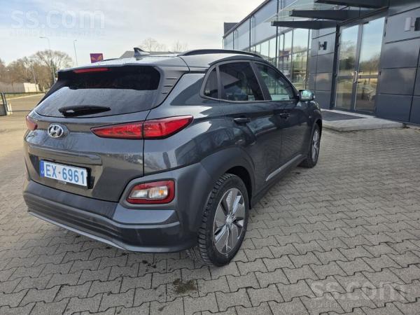 Grey Hyundai Kona 2020 in Jelgava, with an engine capacity of 1.60 L and mileage of 98 thousand km for 15300 €, photo 3 on AUTOMOTO.COM.LV