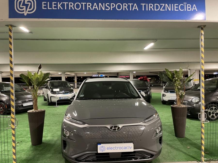 Grey Hyundai Kona 2020 in Riga, with an engine capacity of 0.00 L and mileage of 69 thousand km for 15500 €, photo 1 on AUTOMOTO.COM.LV