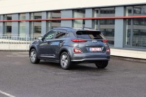 Pelēks Hyundai Kona 2020 Rīga, ar dzinēja tilpumu 0.00 L un nobraukumu 71 tūkst. km par 15680 €, foto 5 vietnē AUTOMOTO.COM.LV