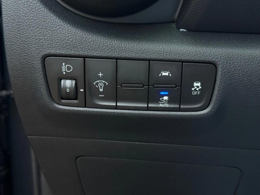 Pelēks Hyundai Kona 2020 Rīga, ar dzinēja tilpumu 0.00 L un nobraukumu 71 tūkst. km par 15680 €, foto 16 vietnē AUTOMOTO.COM.LV