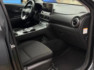 Pelēks Hyundai Kona 2020 Rīga, ar dzinēja tilpumu 0.00 L un nobraukumu 71 tūkst. km par 15680 €, foto 18 vietnē AUTOMOTO.COM.LV