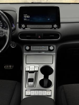 Pelēks Hyundai Kona 2020 Rīga, ar dzinēja tilpumu 0.00 L un nobraukumu 71 tūkst. km par 15680 €, foto 20 vietnē AUTOMOTO.COM.LV