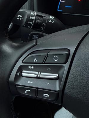 Pelēks Hyundai Kona 2020 Rīga, ar dzinēja tilpumu 0.00 L un nobraukumu 71 tūkst. km par 15680 €, foto 24 vietnē AUTOMOTO.COM.LV