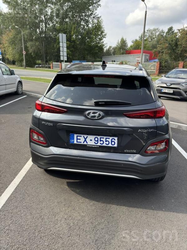 Grey Hyundai Kona 2020 in Riga, with an engine capacity of 0.00 L and mileage of 72 thousand km for 19800 €, photo 3 on AUTOMOTO.COM.LV