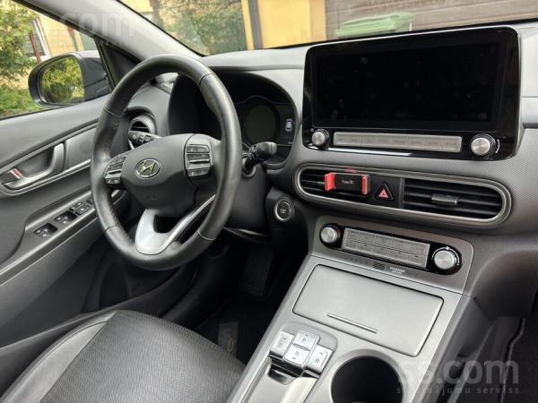 Grey Hyundai Kona 2020 in Riga, with an engine capacity of 0.00 L and mileage of 72 thousand km for 19800 €, photo 4 on AUTOMOTO.COM.LV