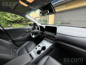 Pelēks Hyundai Kona 2020 Rīga, ar dzinēja tilpumu 0.00 L un nobraukumu 72 tūkst. km par 19800 €, foto 6 vietnē AUTOMOTO.COM.LV