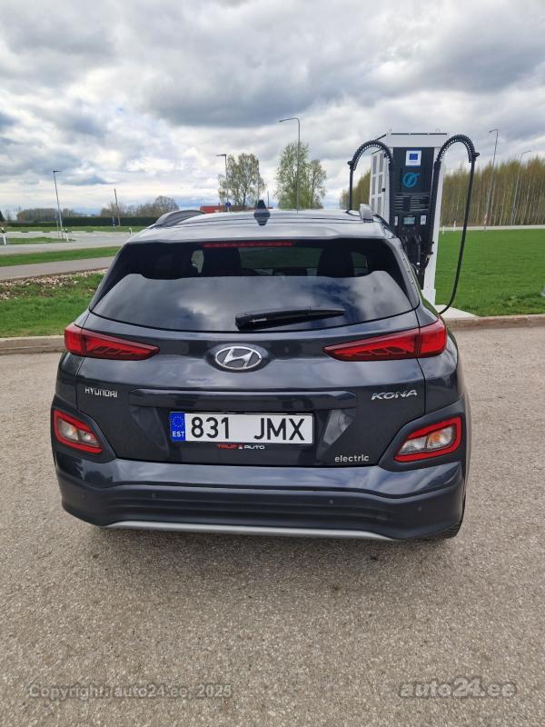 Grey Hyundai Kona 2021 in Tartu, with an engine capacity of 0.00 L and mileage of 47 thousand km for 24500 €, photo 2 on AUTOMOTO.COM.LV