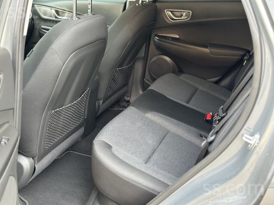 Pelēks Hyundai Kona 2021 Rīga, ar dzinēja tilpumu 0.00 L un nobraukumu 32 tūkst. km par 15900 €, foto 16 vietnē AUTOMOTO.COM.LV