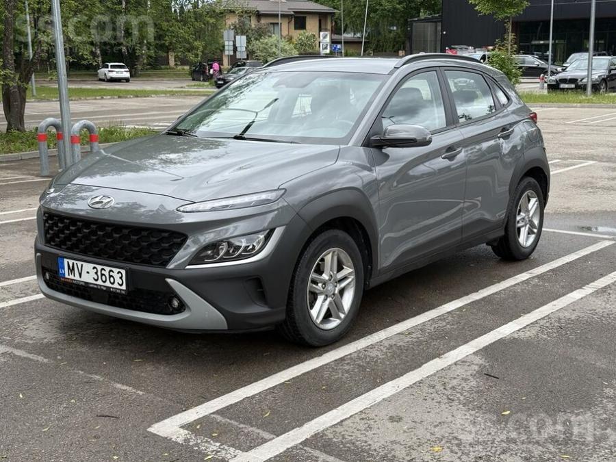 Pelēks Hyundai Kona 2021 Rīga, ar dzinēja tilpumu 1.00 L un nobraukumu 76 tūkst. km par 13500 €, foto 1 vietnē AUTOMOTO.COM.LV