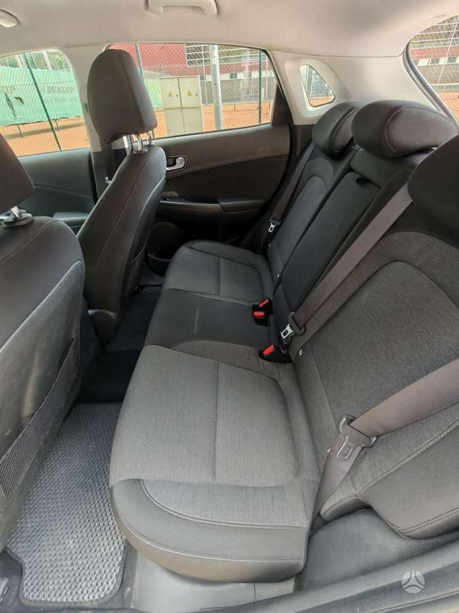 Grey Hyundai Kona 2021 in Alytus, with an engine capacity of 0.00 L and mileage of 76 thousand km for 19800 €, photo 5 on AUTOMOTO.COM.LV